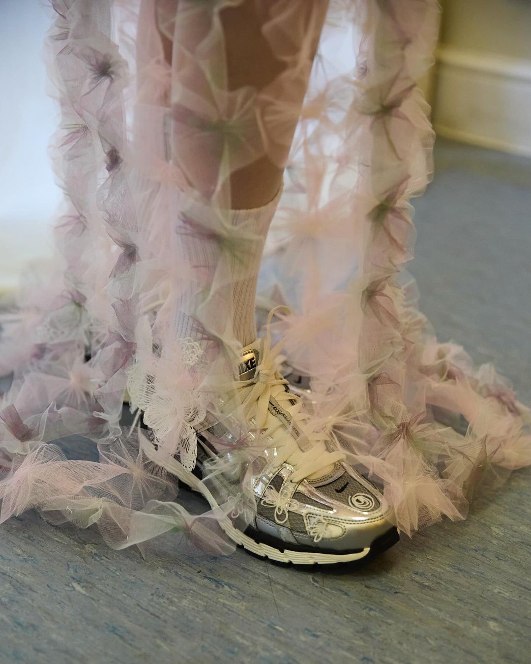 這雙 Nike 怎麼看起來這麼夢幻？設計師 Susan Fang 透過 3D 鋼筆重新構想經典 Nike 鞋款 – BeautyExchange