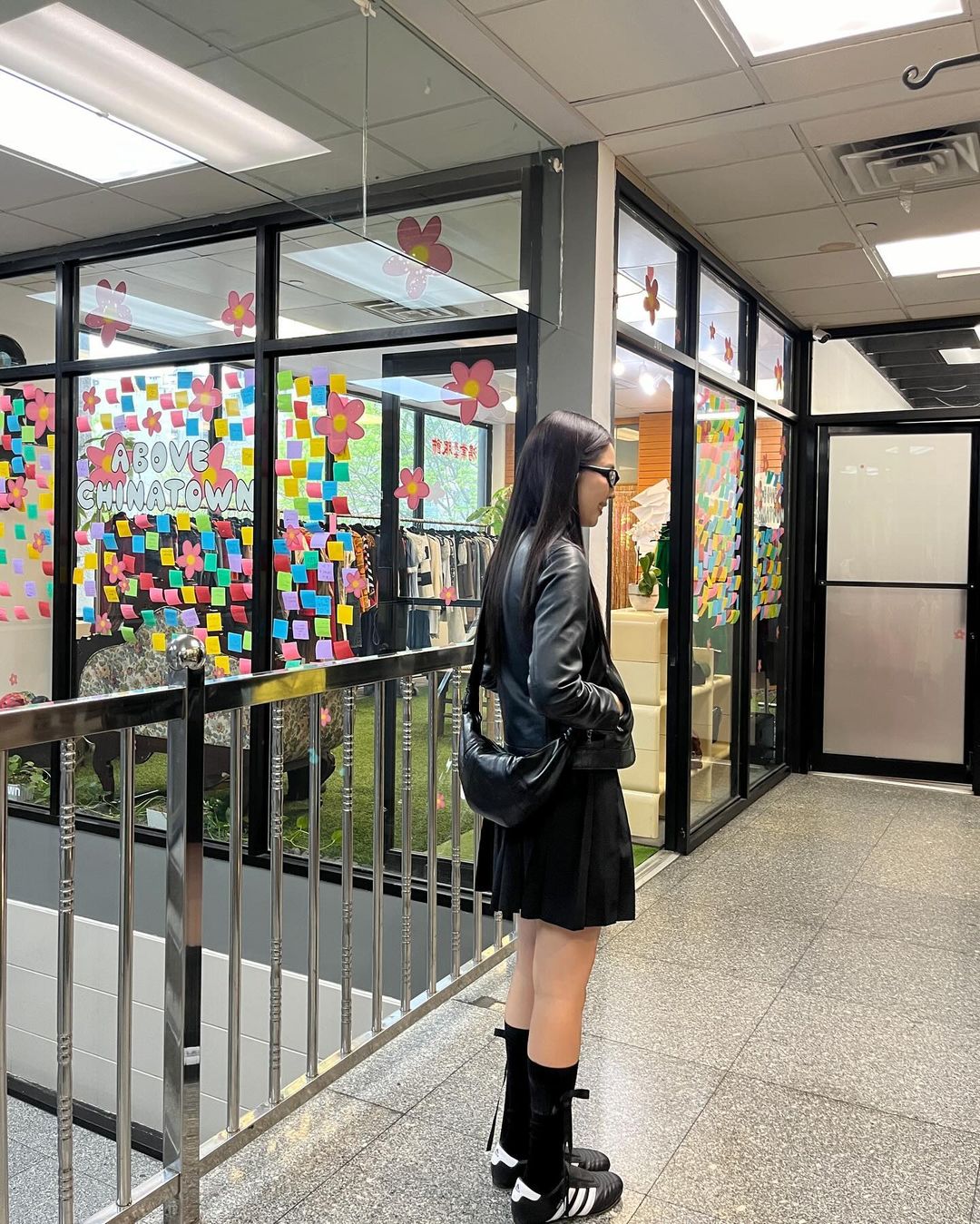 Jennie 腳上這雙鞋將掀起新風潮？她所穿著的平底鞋並不是Samba，而是另一款 Adidas 經典運動鞋！ – BeautyExchange