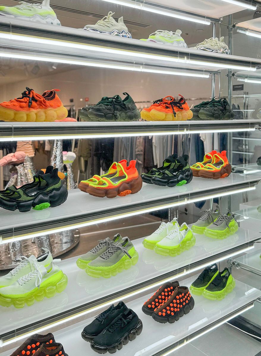 NewJeans 最愛的泡泡鞋襲港！D-mop x grounds 首間香港期間限定店登場 – BeautyExchange