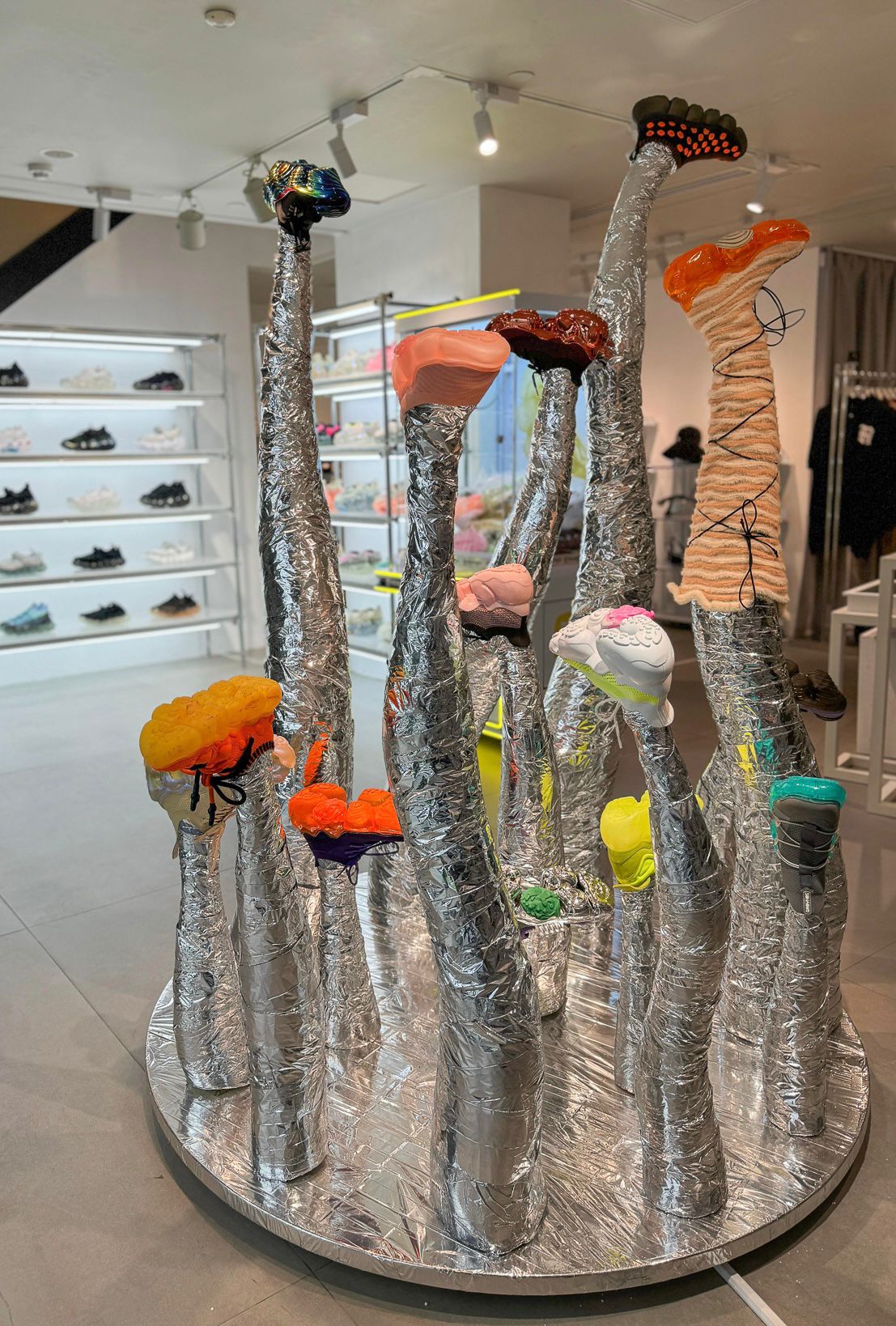 NewJeans 最愛的泡泡鞋襲港！D-mop x grounds 首間香港期間限定店登場 – BeautyExchange