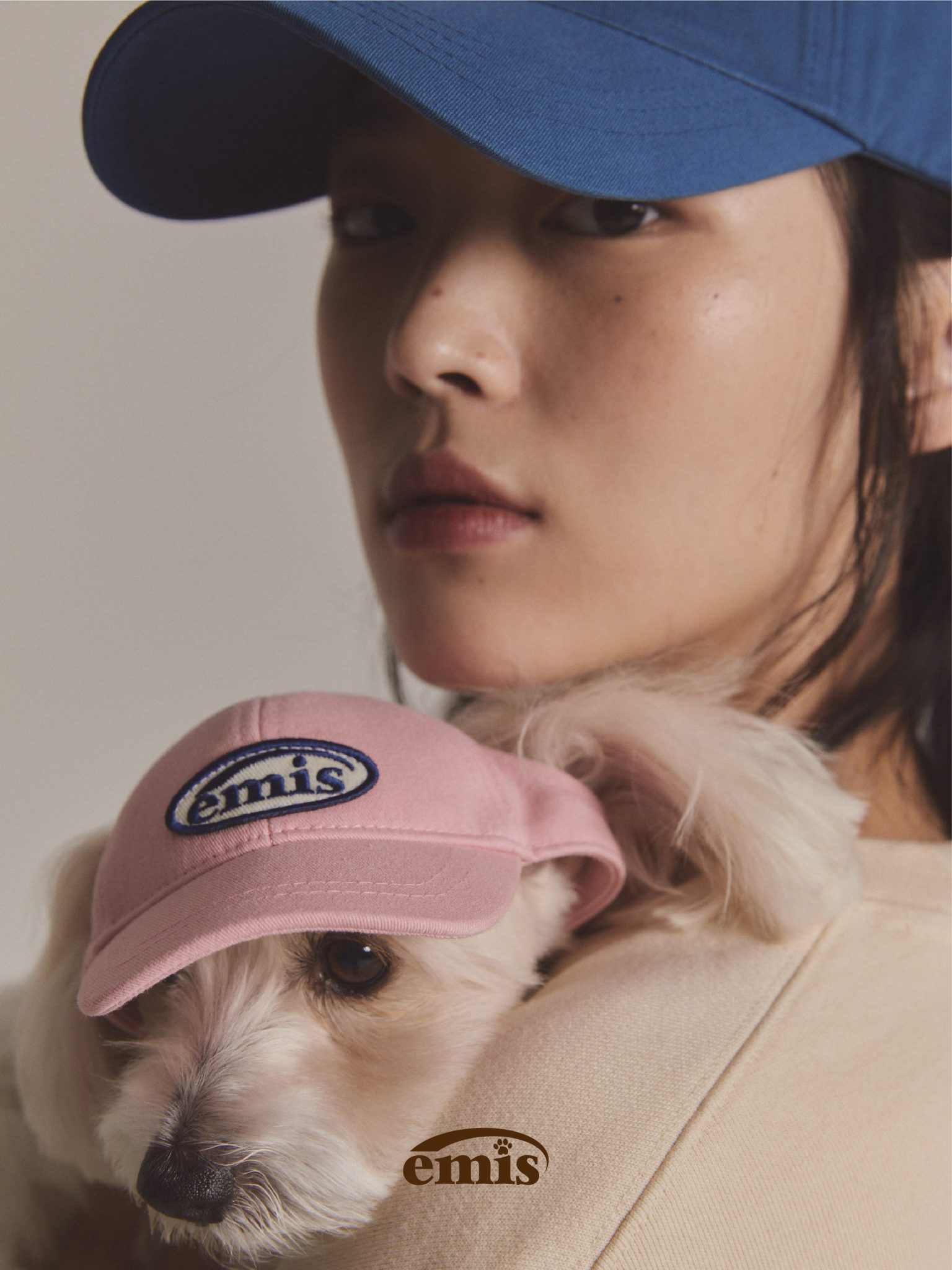 跟毛孩們一起穿 emis！韓國潮牌 EMIS 首個寵物服飾期間限定店驚喜登陸啟德 AIRSIDE！ – BeautyExchange