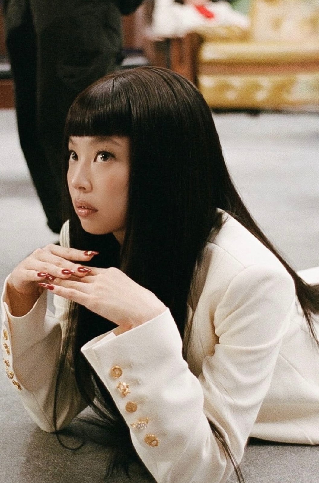 眉上瀏海風潮正式回歸？Jennie新歌MV換上新瀏海 展示強烈個人色彩 – BeautyExchange